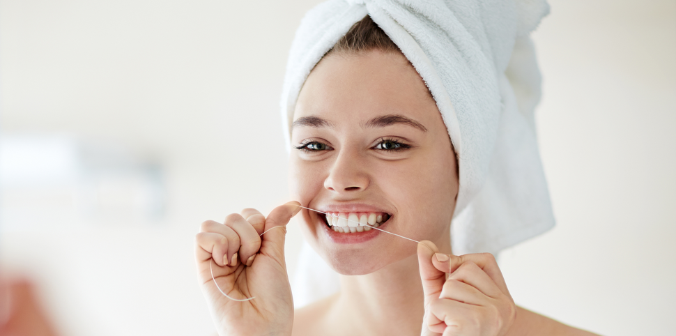 Wie sinnvoll ist Zahnseide? - MAXCARE